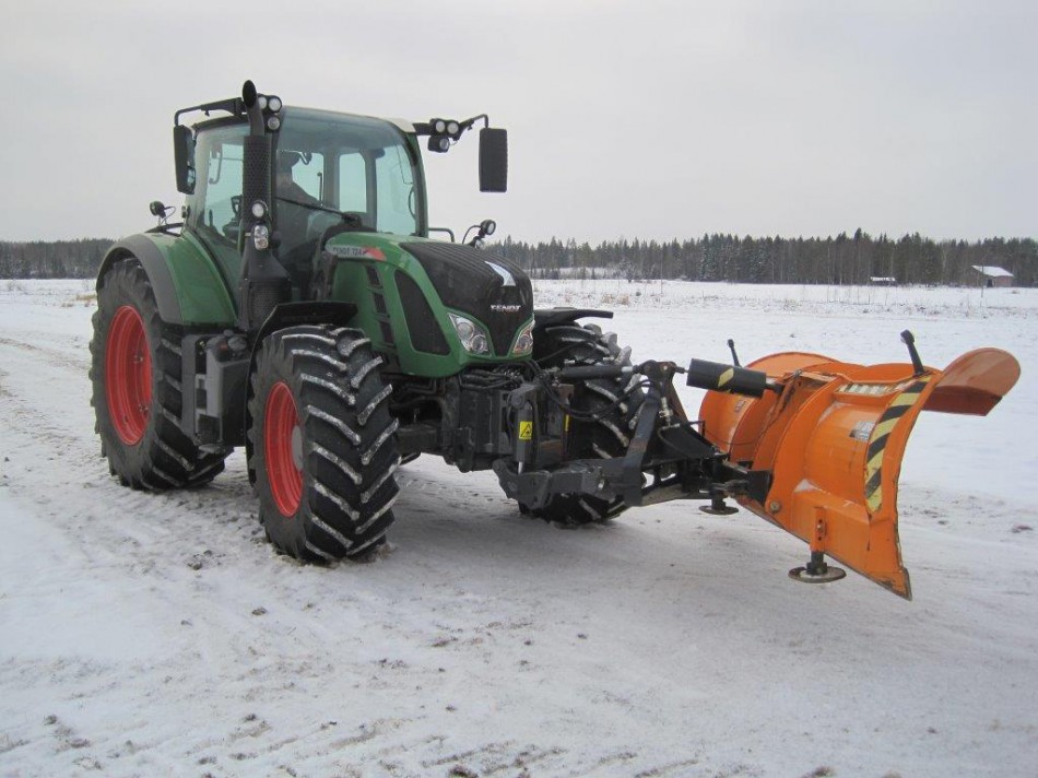 Pivoting front linkage proto is now made to Fendt 700- series | LH Lift